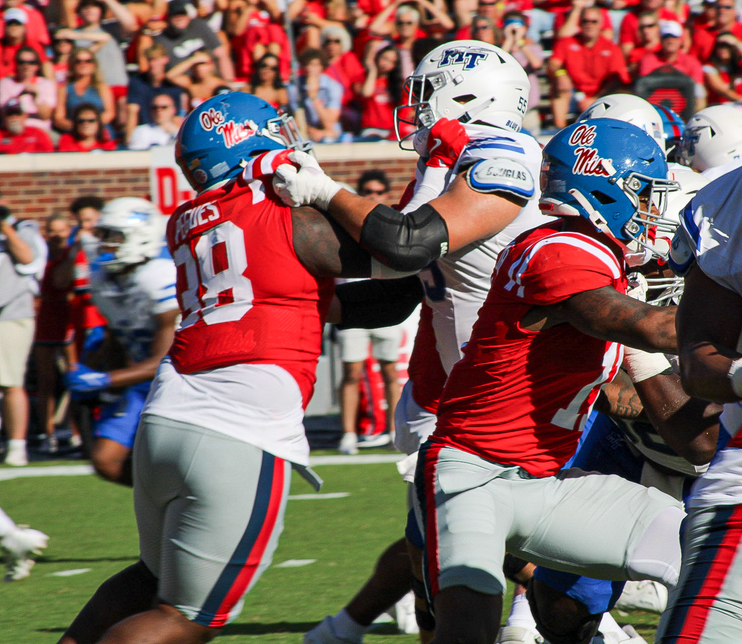 Hometown Hero J.J. Pegues Leads Defense In Final Season - The Daily ...