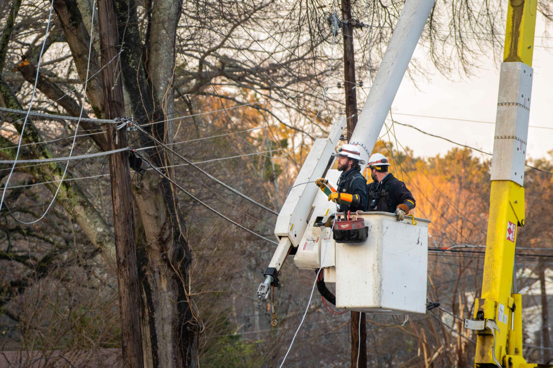 Meet a lineman who brought power back to Oxford – The Daily Mississippian